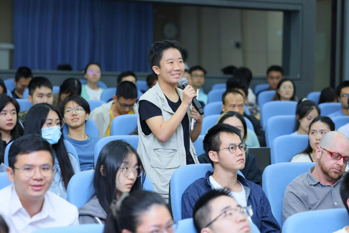 World-leading mathematician Richard Schoen gives talk on singularities ...