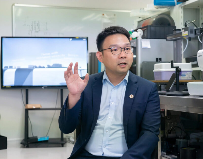 Zhong Junwen: The AI magician enabling virtual sensation of real objects隔空「摸」物的AI魔術師：鍾俊文 ...