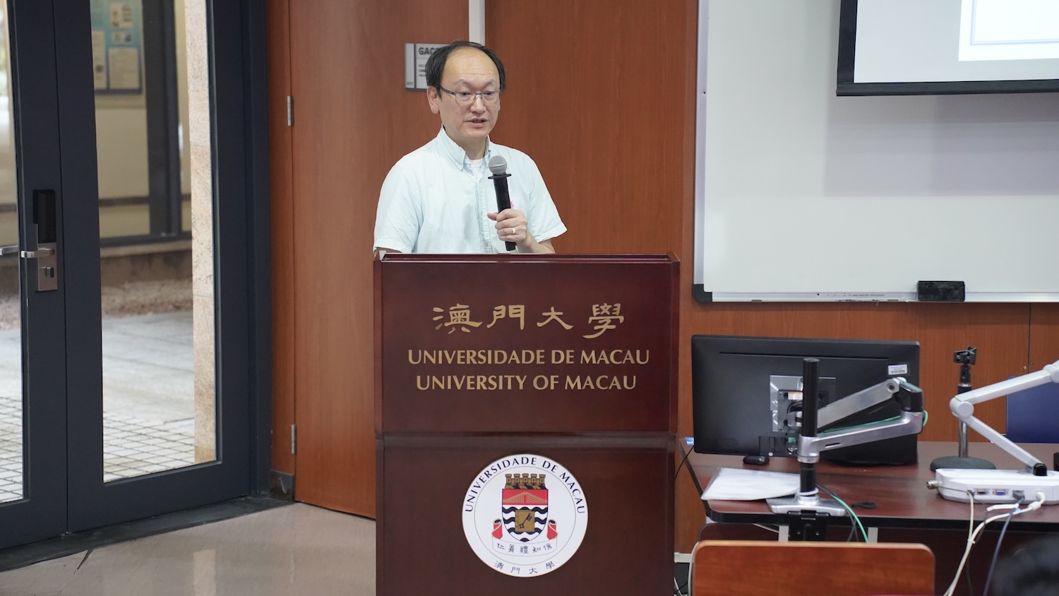 Distinguished Seminar of Faculty of Science and Technology ...